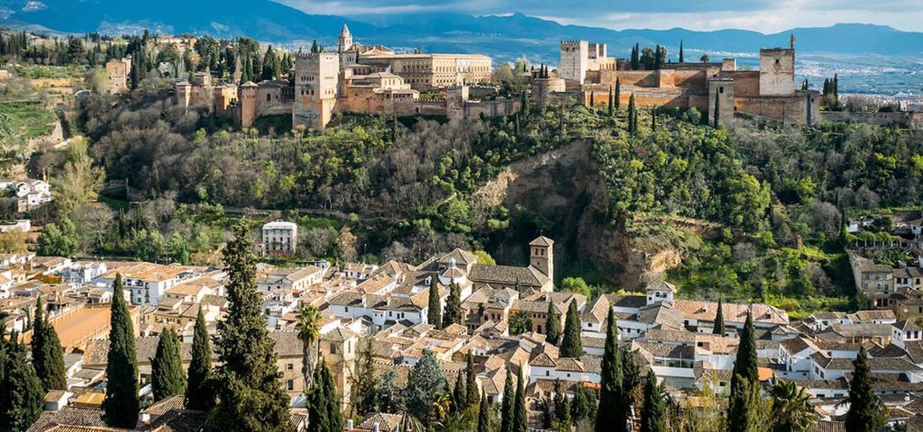 How to Navigate Granada: A Guide to Public Transport and Beyond ...